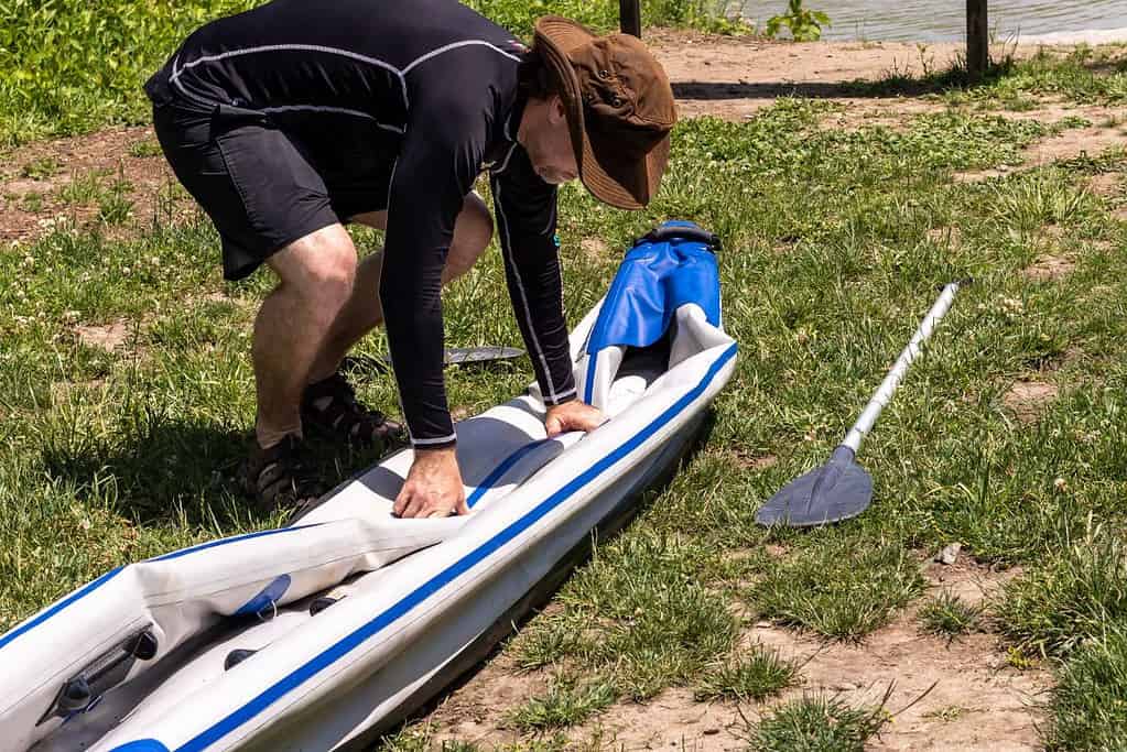 How To Inflate & Deflate A Kayak: The Ultimate Guide (With ...